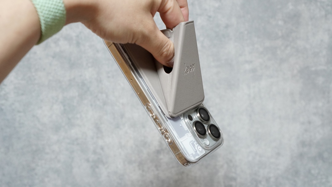 SpigenのiPhoneケースをレビュー | メカニックなデザインがガジェット好きに刺さる！ | Number84