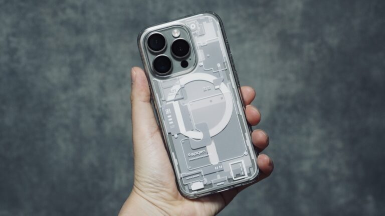 SpigenのiPhoneケースをレビュー | メカニックなデザインがガジェット好きに刺さる！ | Number84