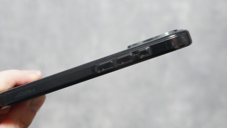 SpigenのiPhoneケースをレビュー | メカニックなデザインがガジェット好きに刺さる！ | Number84