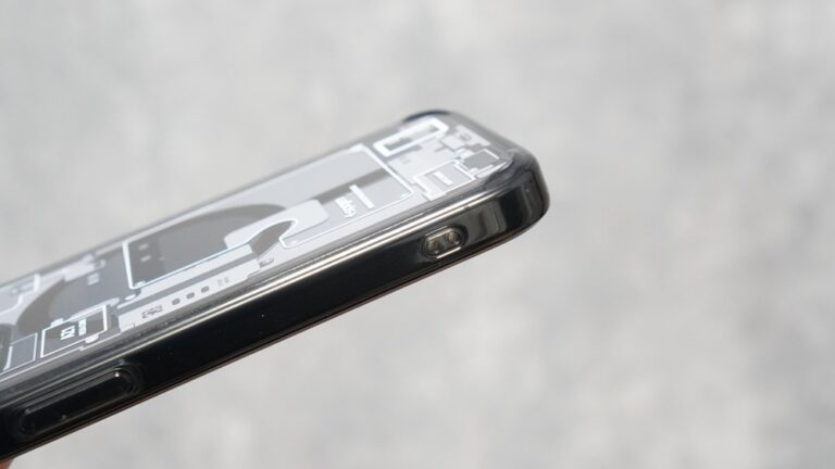 SpigenのiPhoneケースをレビュー | メカニックなデザインがガジェット好きに刺さる！ | Number84