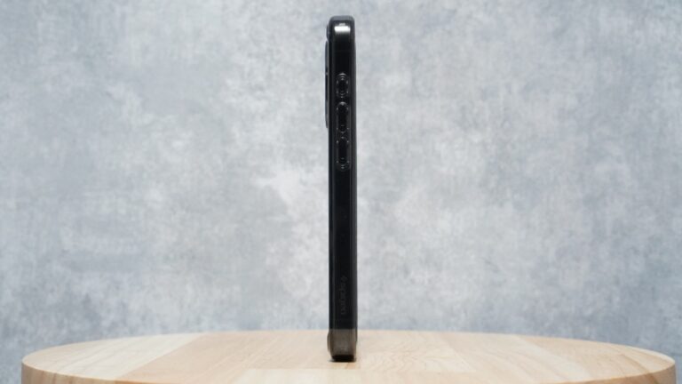 SpigenのiPhoneケースをレビュー | メカニックなデザインがガジェット好きに刺さる！ | Number84