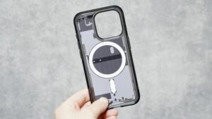 SpigenのiPhoneケースをレビュー | メカニックなデザインがガジェット好きに刺さる！ | Number84