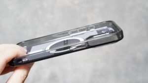 SpigenのiPhoneケースをレビュー | メカニックなデザインがガジェット好きに刺さる！ | Number84