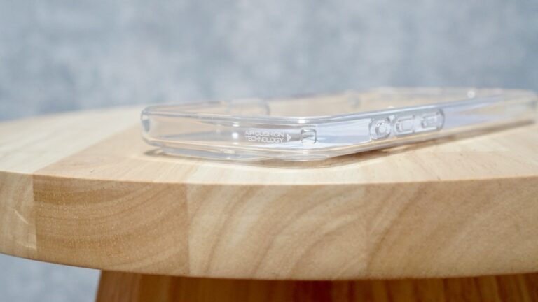 SpigenのiPhoneケースをレビュー | メカニックなデザインがガジェット好きに刺さる！ | Number84