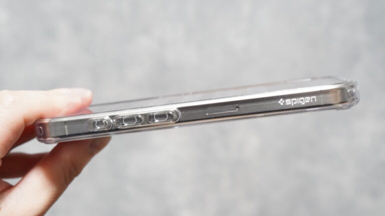 SpigenのiPhoneケースをレビュー | メカニックなデザインがガジェット好きに刺さる！ | Number84