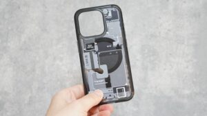 SpigenのiPhoneケースをレビュー | メカニックなデザインがガジェット好きに刺さる！ | Number84